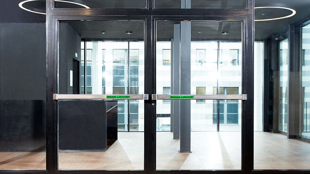 Echte Einhandbedienung mit der innovativen Panik-Druckstange MSL eBar