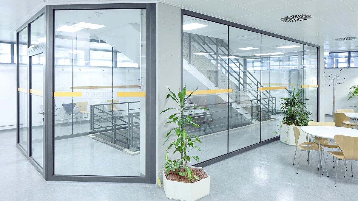 Vetrotech: Hochmoderner Brandschutz als komfortable Ganzglaslösung